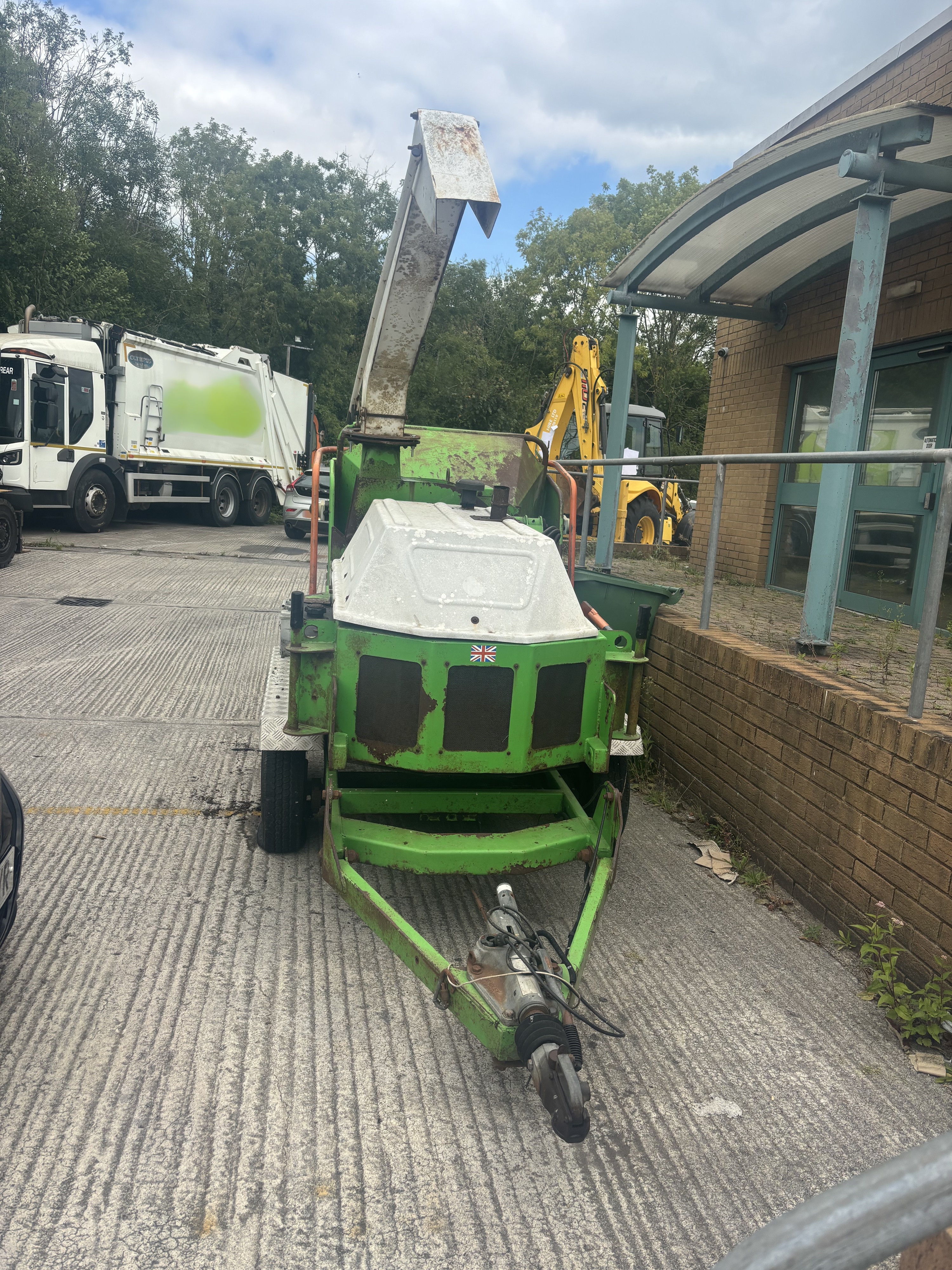 Lot 37 - Green Mech Chipmaster 170 series