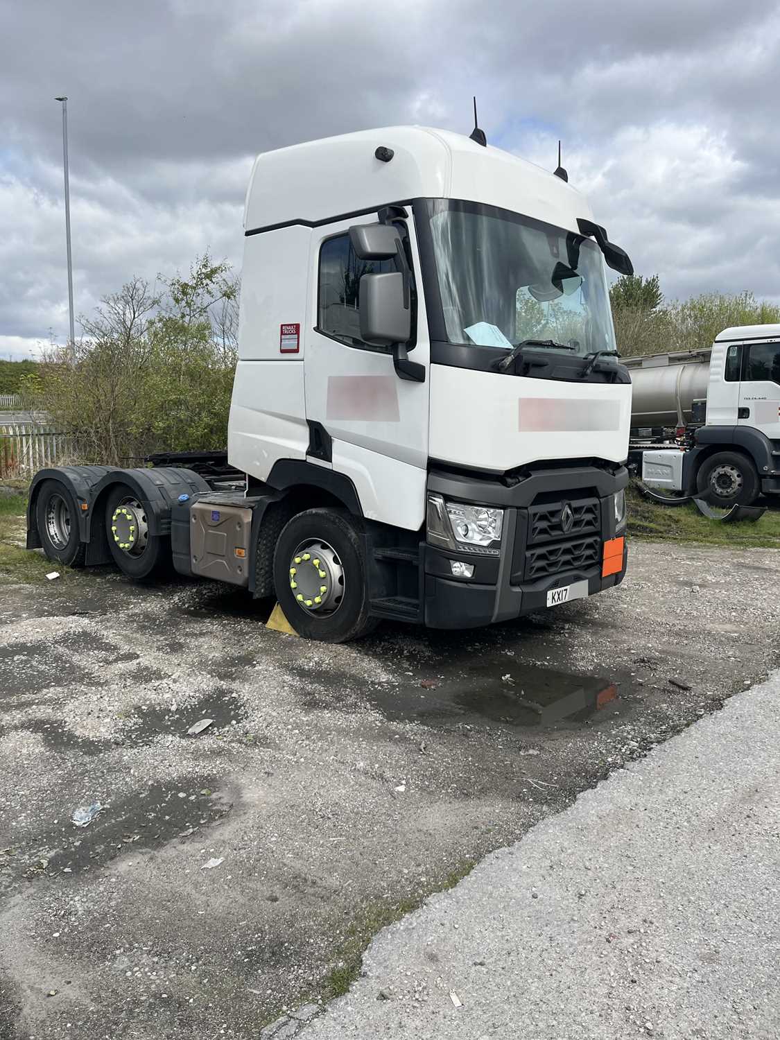 Lot 7 - 2017 Renault Trucks T Series 6x2 Tractor Unit