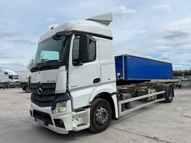 Lot 33 - 2018 (67 plate) Mercedes Benz Actros 1824
