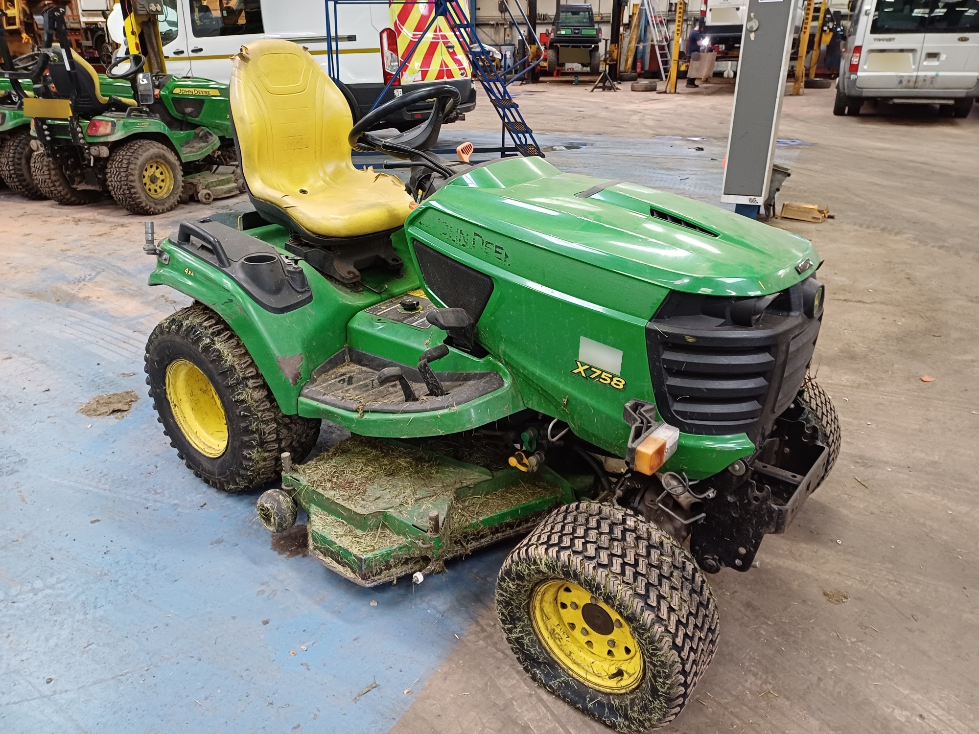 Lot 27 - 2017 (67 Plate) John Deere X758 4x4 Ride On